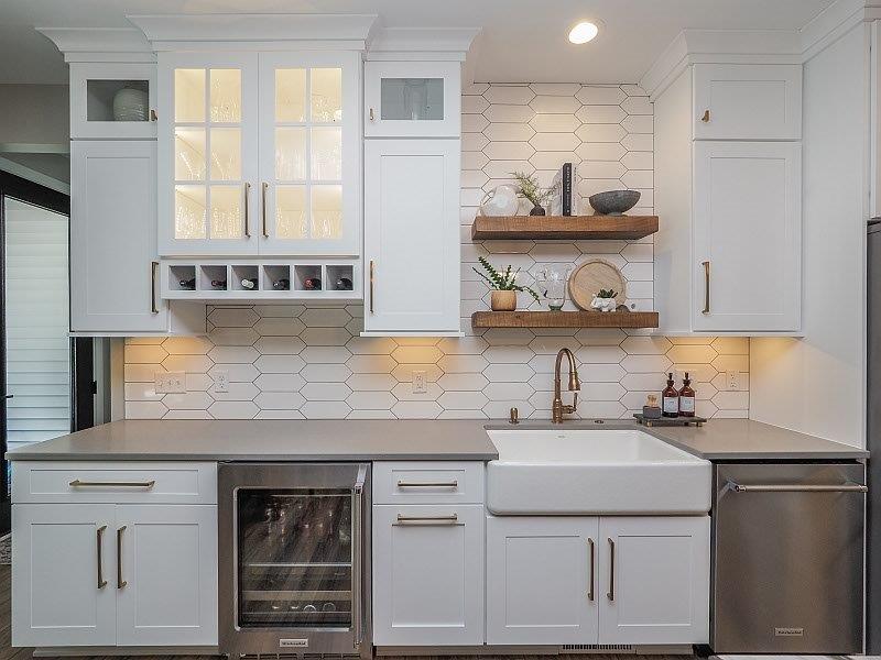 Kitchen Backsplash as Design Element - Bob Aungst Cabinet Sales